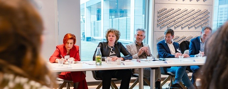 Werkbezoek mentale gezondheid en vrouwengezondheid: WENB pleit voor ...